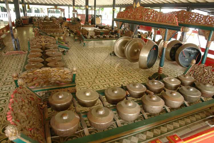 Penyewaan Alat Musik Gamelan - Sanggar Tari Tradisional " Kendali Manik ...